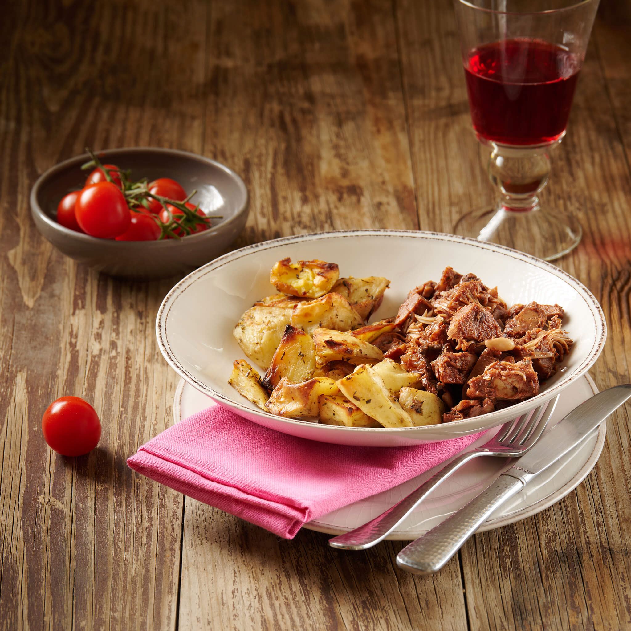 Jackfruit κρασάτο BBQ και ξεροψημένες πατάτες φούρνου με μυρωδικά ...